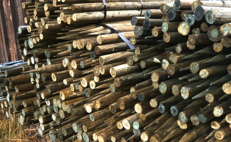 Impregnerte gjerdestolper - Skjåk Trelast