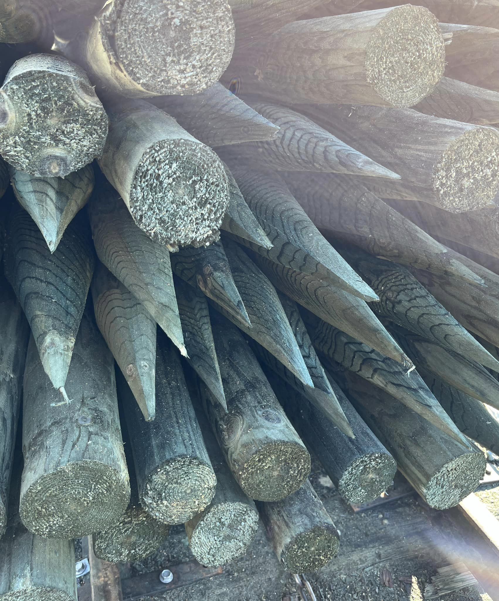 Impregnerte gjerdestolper - Skjåk Trelast